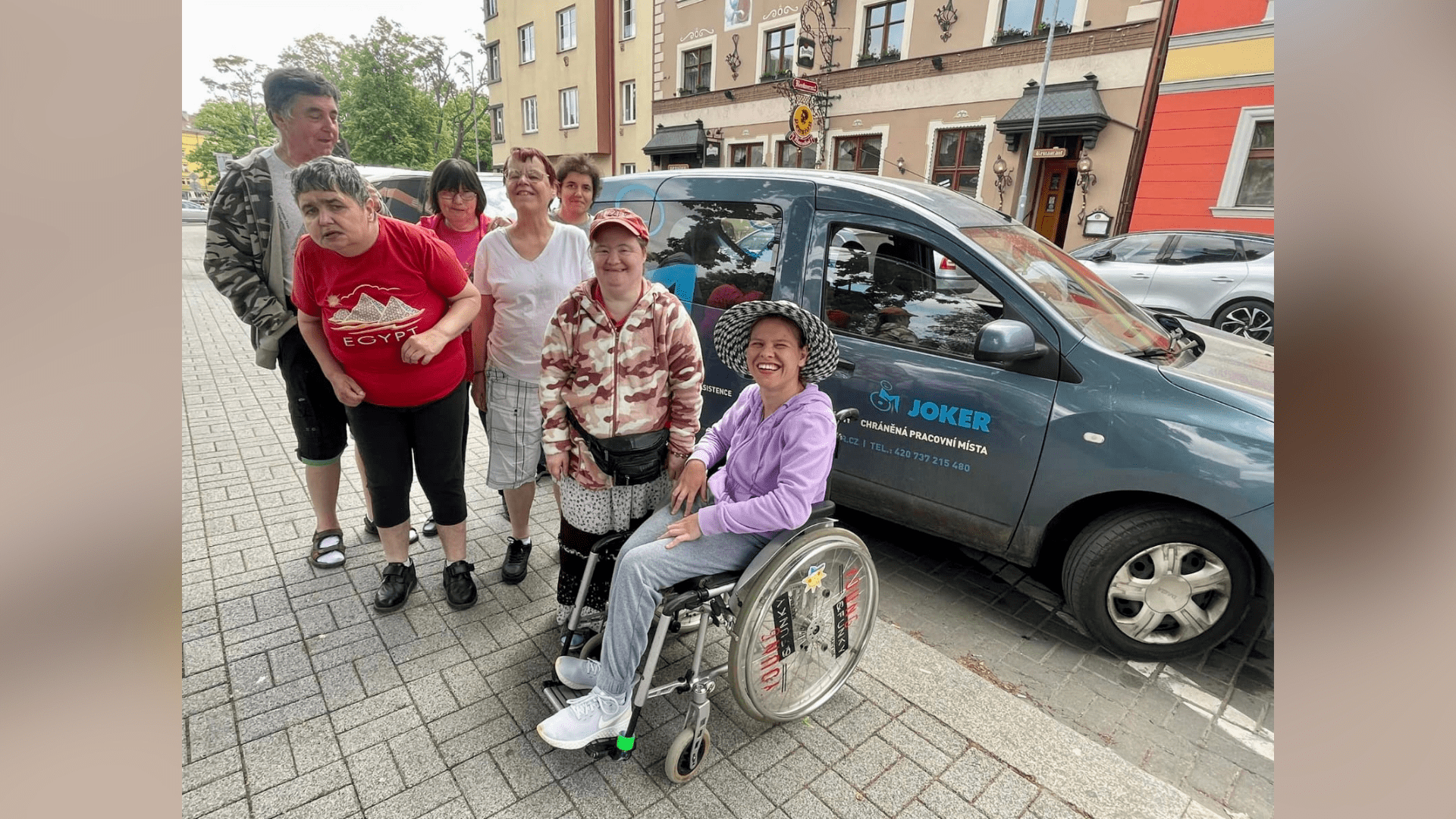 Joker na cestách: Sbírka na nové auto pro klienty terapeutických dílen